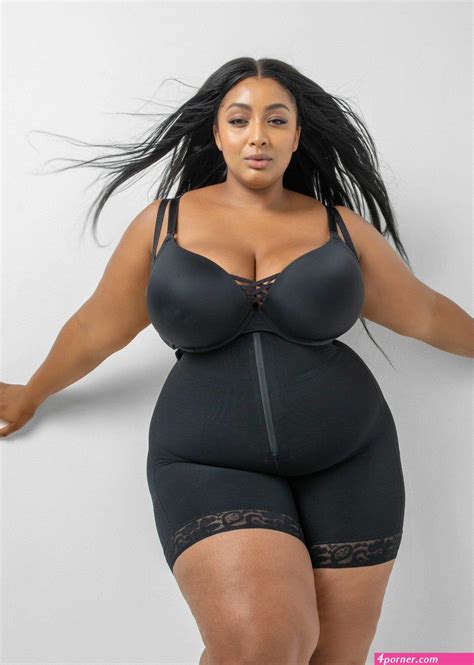 Black Plus Size Bbw Booty In Tight Skirt Pics 4porner