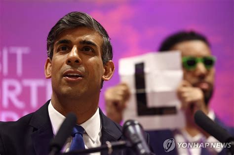 총선 패배 인정하는 수낵 英 총리 연합뉴스
