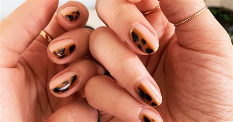 Las Uñas De Carey Son La Tendencia De Manicura Más Cool Del Otoño