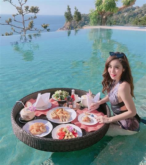 ขนมจีน กุลมาศ อวดหุ่นเป๊ะ ในชุดว่ายน้ำ เซ็กซี่กำลังสอง