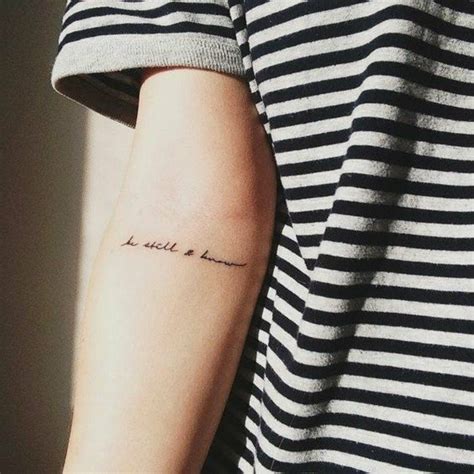 Kleine Tattoos Mit Großer Symbolkraft Inspiration Und Ideen Tattoos Elbow Tattoos Arm Quote