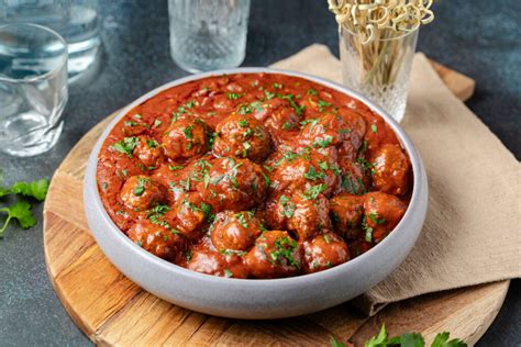 Spaanse albóndigas kleine gehaktballetjes in een heerlijke