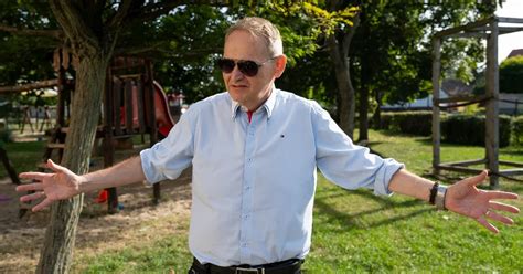 Telex Nem indul újra Molnár Róbert huszonkét éve regnáló kübekházi polgármester
