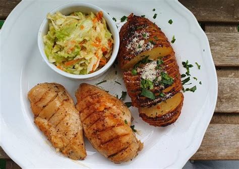Grillezett csirkemell pesztós parmezános Hasselback burgonyával