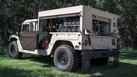 This Kind Of Humvee Is The Ultimate Battlefield Repair Truck