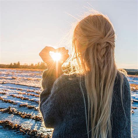 Brodí Se Sněhem Koupe Se V Ledu Influencerku Za Tvorbu Ocenil švédský