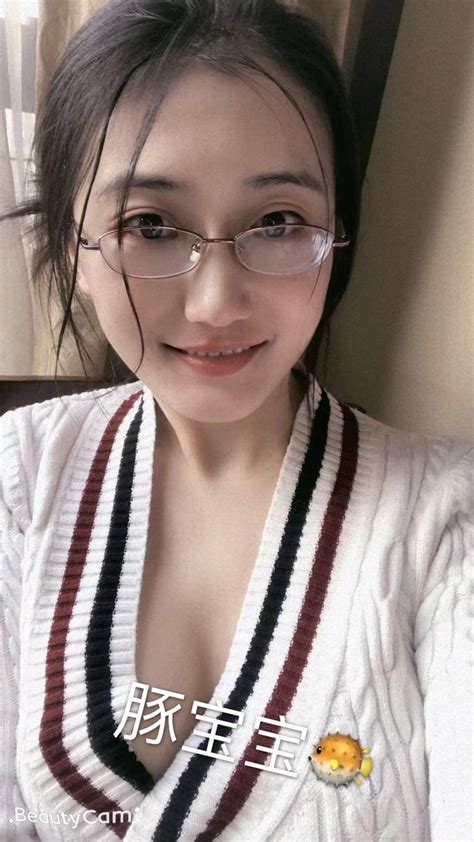 哎呀，2019年的真空学生服自拍，以前真瘦，除了大🐻就是细腰，脸嫩的清纯的能掐出水来，我要开始减肥 巨乳 自拍 性感 生活 健身