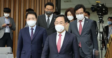 與 술자리 또 조작국민 안중없는 野 이재명 총알받이종합