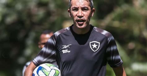 Bruno Lage reforça compromisso o Botafogo Estou de alma e coração