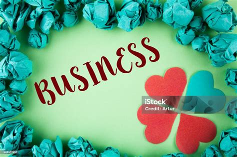 필기 텍스트 사업입니다 개념 의미 마케팅 및 판매 Stagedy 옆 종이 공 마음 내 일반 배경에서 작성 된 새 프로젝트에 대 한 계획에 대한 스톡 사진 및 기타 이미지