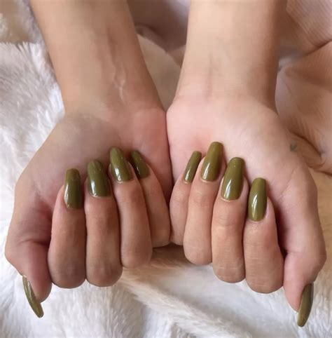 Selena Gomezs 20 Best Manicures Over The Years From Barbiecore To