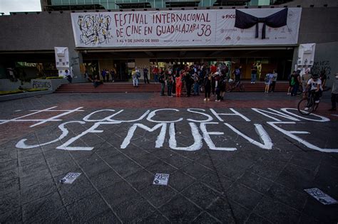 Estudiantes De CUCSH Marchan En Demanda De Mejores Condiciones Y