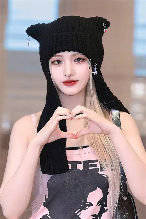 오늘 리즈 완전 고양이🐱🩷 팬플러스 커뮤니티