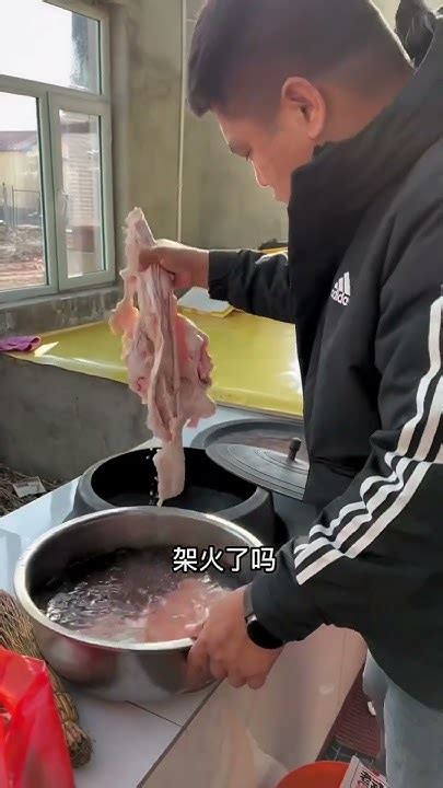 朝鲜族大铁锅的杰作！大锅炖红烧牛窝骨， 大哥动手开整 美食 农村生活 农村美食 日常 Vlog Youtube