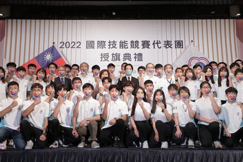 為國際技能競賽代表團授旗 副總統盼國手們的成功能作為技職教育典範 讓臺灣社會能更多元的發展文教 僑務電子報