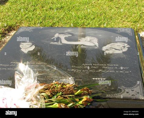 Anna Nicole Smith Grave