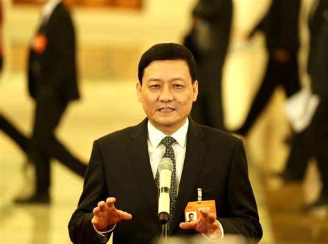 国务院国资委主任肖亚庆在“部长通道”接受采访中证网