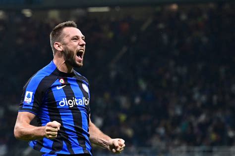 Agent Inter Milan Will Announce Stefan De Vrij Contract Extension Soon