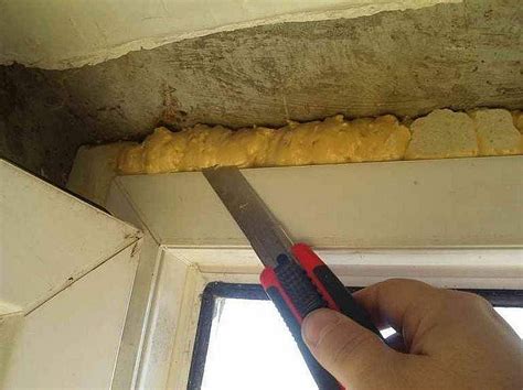 Чем закрыть монтажную пену с уличной и внутренней стороны окна.