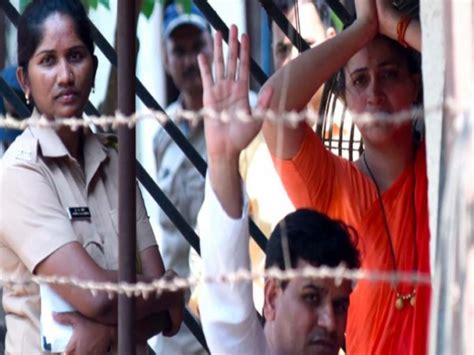 Navneet Rana And Ravi Rana Get Bail In Hanuman Chalisa Row नवनीत राणा