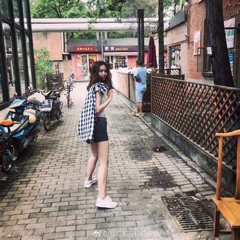 校花美女控胡詩雨 來自湖北武漢 自幼學習舞蹈和民樂 每日頭條