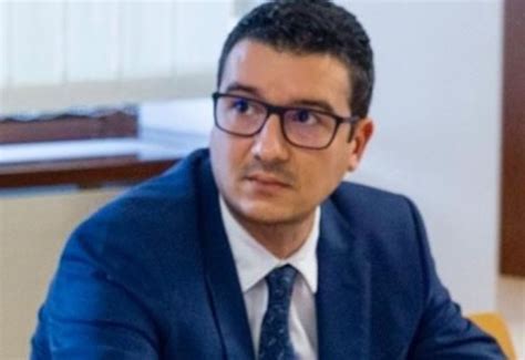 УНСС Трима възпитаници на УНСС са министри в редовното правителство на Росен Желязков