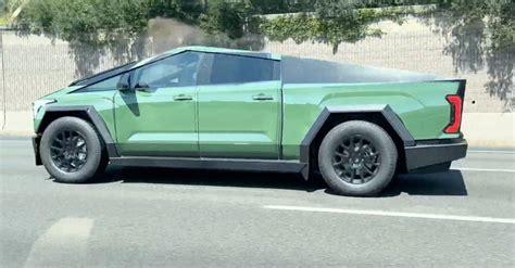 Questa Volta Il Cybertruck Di Tesla Trolla Il Toyota Tundra