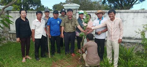 លោក វង សូ ត ចុះ សំណេះសំណាល និង ទទួលទាន នំ បញ្ចុក សាមគ្គី ជាតិ ជាមួយ បងប្អូន ប្រជាពលរដ្ឋ ខេត្ត