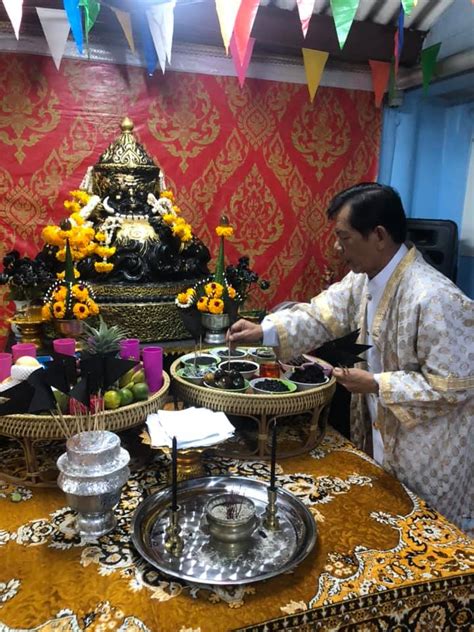 สวดมนต์ ตำหนักเสด็จพ่อขุนด่าน บางใหญ่ซิตี้ นนทบุรี Facebook