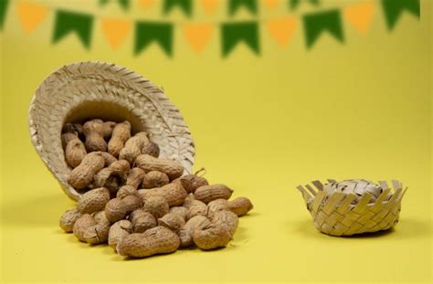 Mitos Atau Fakta Benarkah Makan Kacang Bikin Jerawatan