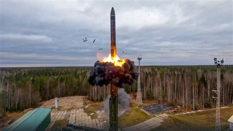 La Russie Procède à Des Tirs Dentraînement Des Forces Nucléaires