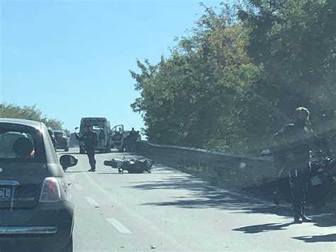 Scontro Auto Moto Sul Raccordo Autostradale In Direzione San Giorgio