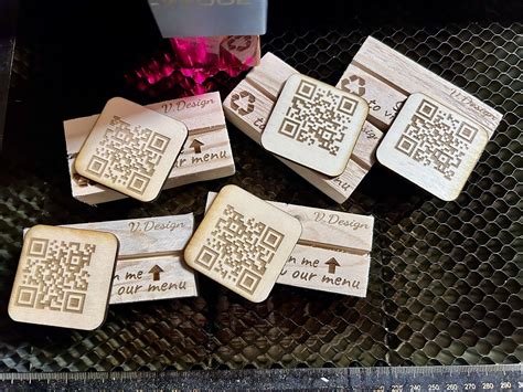 Menù Codice Qr in Legno Personalizzabile Con Supporto Salvaspazio