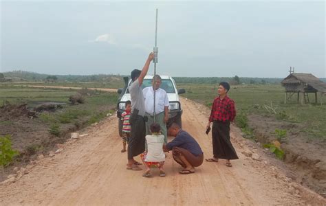 ကျွန်းလှမြို့နယ်၌ကုန်ထုတ်လမ်းဖောက်လုပ်ပြီးစီးမှုကွင်းဆင်းစစ်ဆေး
