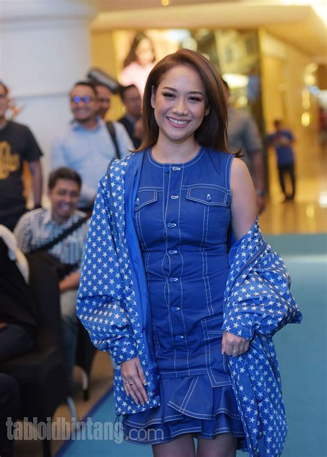 Bunga Citra Lestari Tampil Memesona Kenakan Dress Dan Jaket Bintang