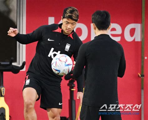 포토 황희찬 드디어 동료들과 함께 훈련