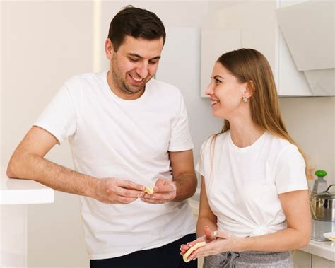 Free Photo Couple Making Dough