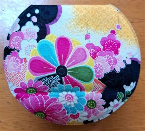 花柄デザインの手鏡 メルカリ