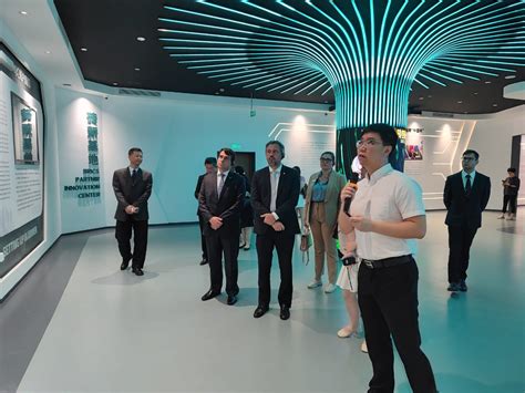 Governador Elmano De Freitas Visita Centro De Inovação Dos Brics Em