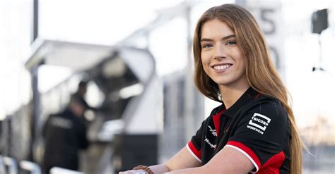 F1 Academy Courtney Crone Avec Haas En 2025