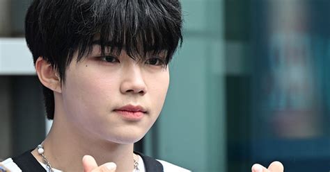 제로베이스원 박건욱 카리스마 양손하트 [포토엔hd]