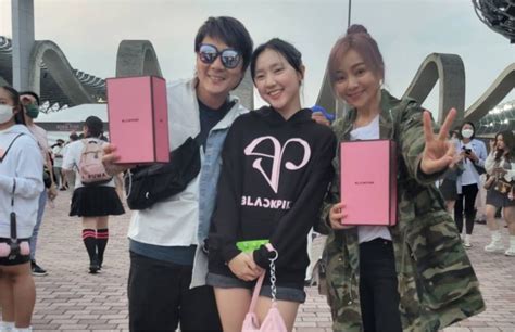 王仁甫寵女「衝高雄看blackpink」 季芹向粉絲買螢光棒 娛樂 Nownews今日新聞