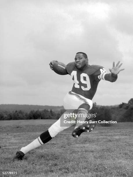 21 Runningback Bobby Mitchell Photos And High Res Pictures Getty Images