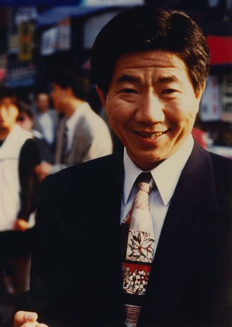 노무현사료관 카메라를 바라보며 활짝 웃는 노무현 부산시장 후보