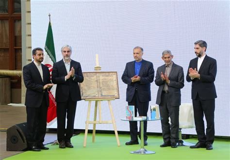 رونمایی از ترجمه روسی تقریظ مقام معظم رهبری بر کتاب «مهاجر سرزمین آفتاب