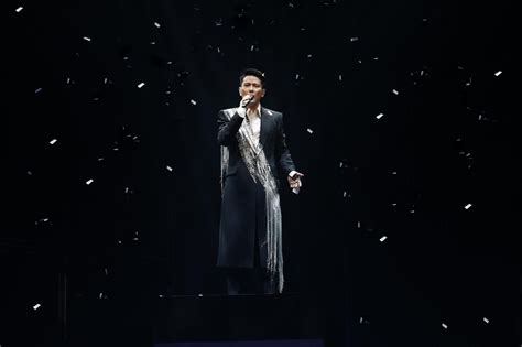 张信哲“未来式”世界巡回全新升级 唱回小巨蛋惹观众落泪凤凰网