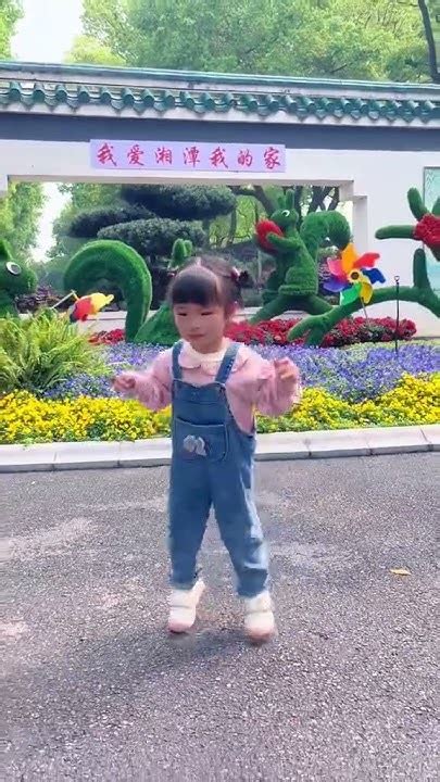 爱跳舞的小姑娘又来了 春色撩人我要出门 Youtube