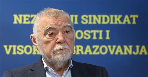 Stjepan Mesić Kosio Travu Pa Završio U Kolicima Foto