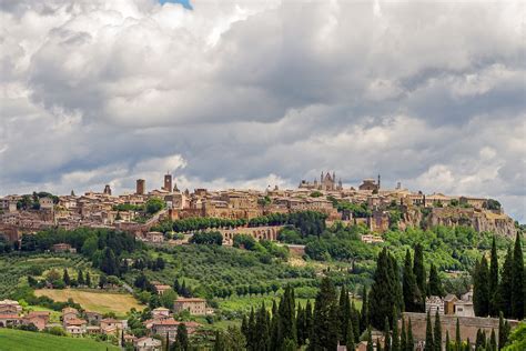A Stroll Through Orvieto The City In The Sky L Italo Americano