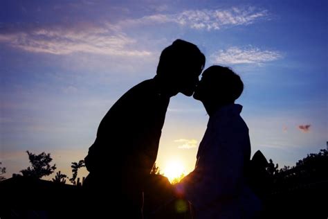 男性からのキスはどんな意味や心理が隠されているの？場所別に解説 Girlswalker